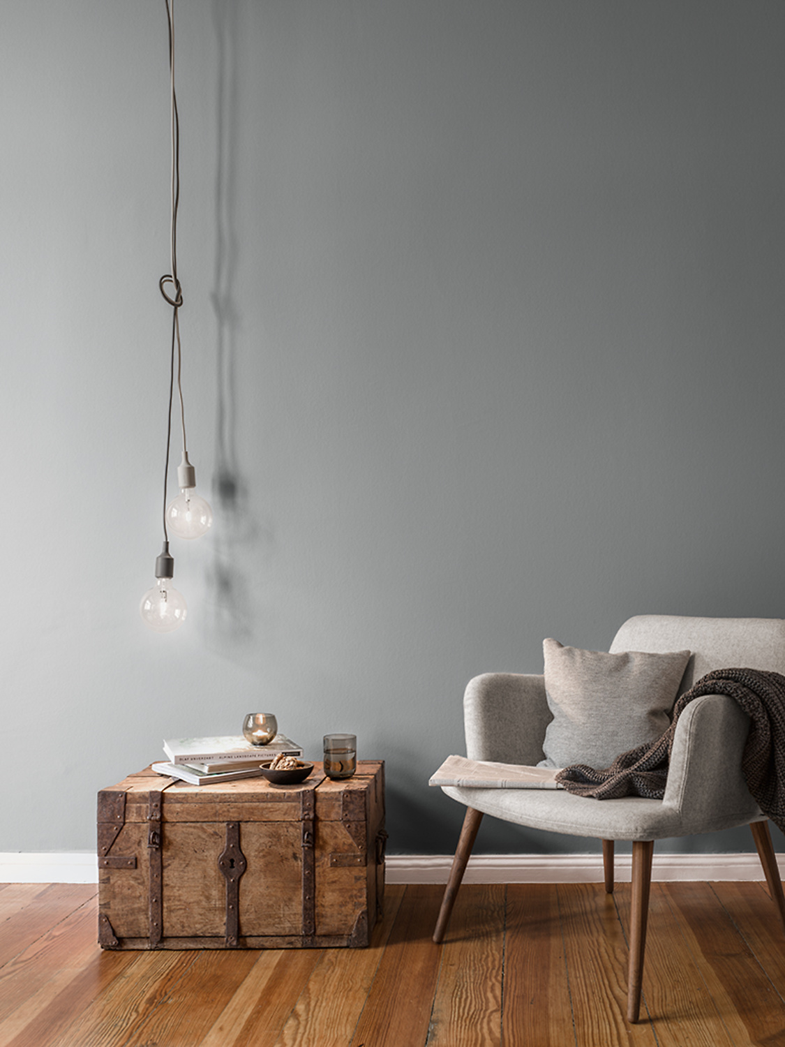 Premium-Wandfarbe. Grau, mittelgrau: Alpina Feine Farben NEBEL IM ...